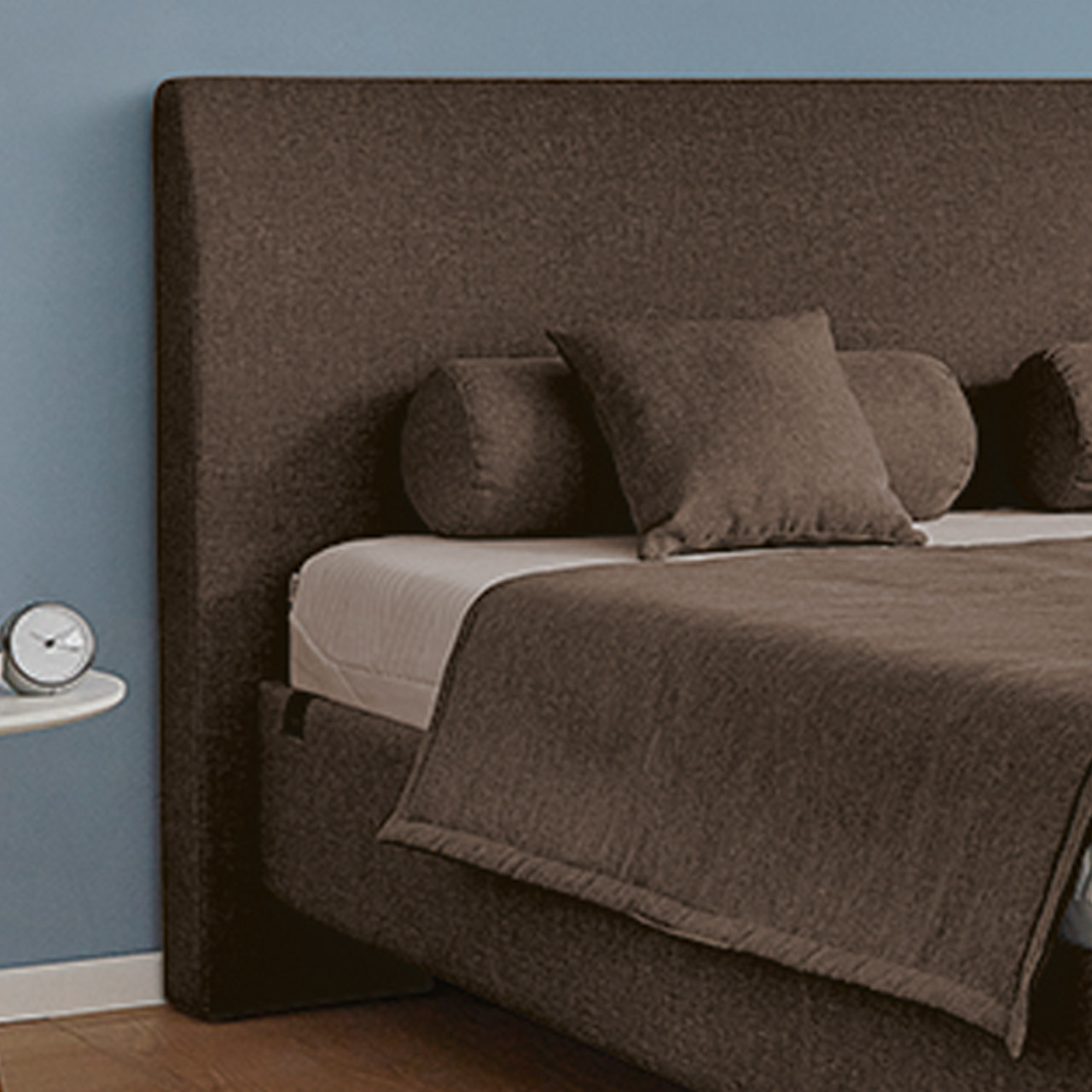 Letto imbottito foderato, con testiera (escluso di reti e di materassi)